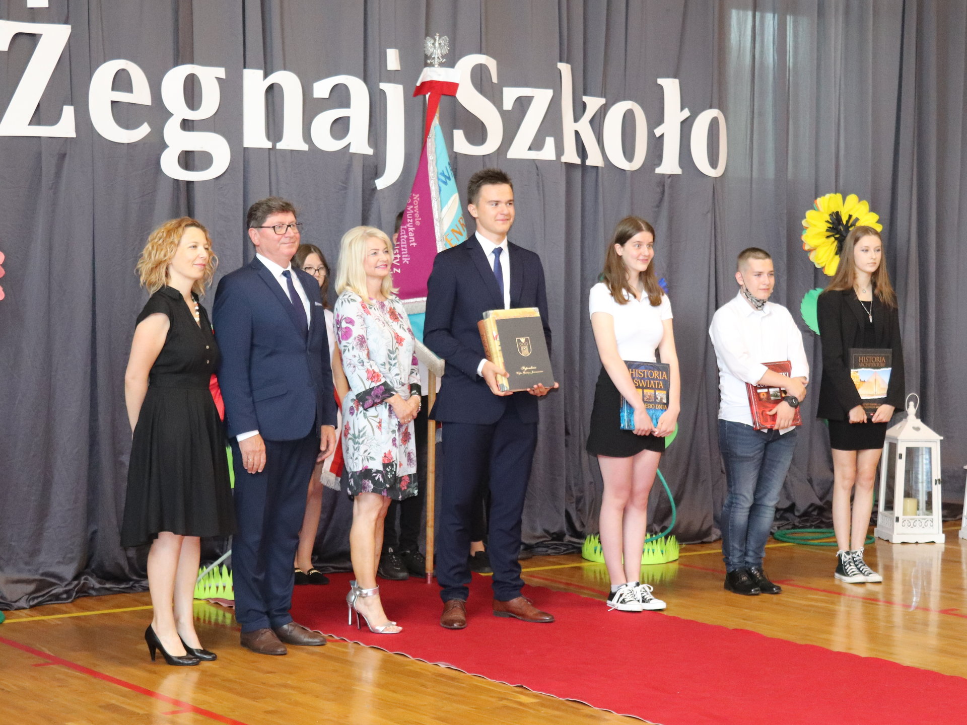 Zakończenie roku szkolnego klas ósmych | Gmina Jerzmanowa - Gościnna dla rozwoju